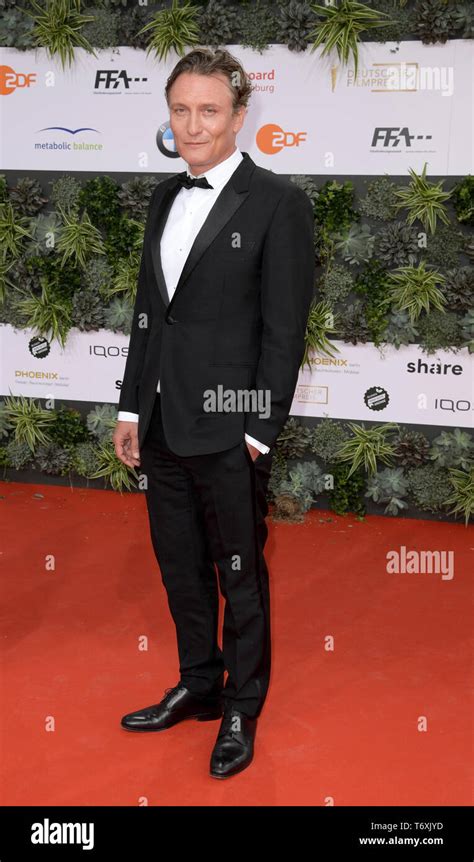 Oliver Masucci 2019 Fotos Und Bildmaterial In Hoher Auflösung Alamy