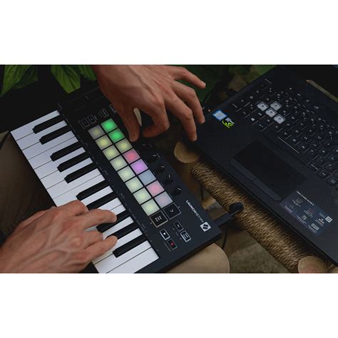 Novation Launchkey Mini MK Key MIDI Keyboard