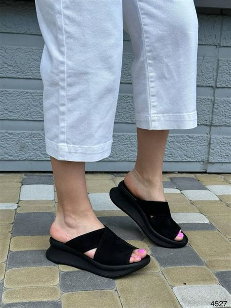 Замшеві шльопанці — ціна 1100 грн у каталозі Шльопанці Купити жіночі речі за доступною ціною на