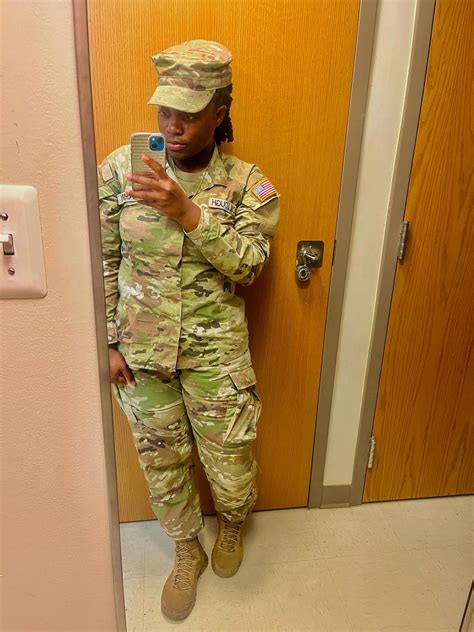 Uniform Vs No Uniform Military Threads