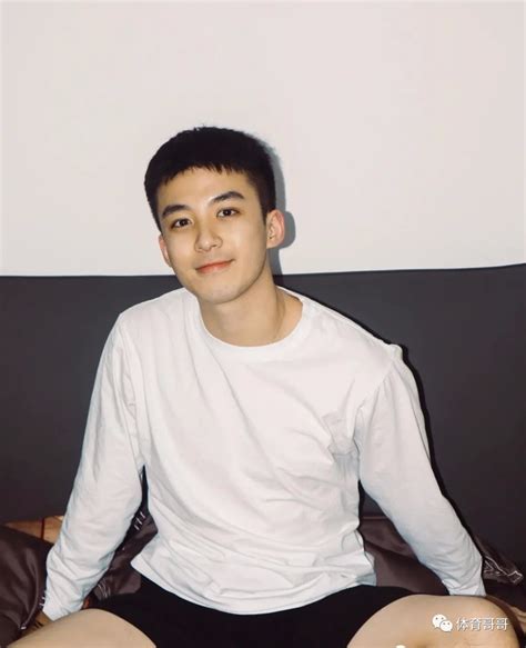上海的体育生小奶狗，狗狗眼薄肌，太可爱了 知乎