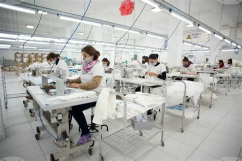 АТА Износът на албански текстил и обувки се оценява на 99 5 млрд албански леки Утро