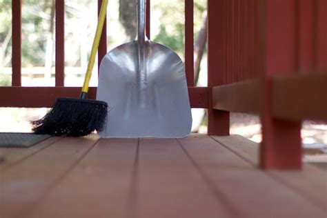 6 Cara Menyapu Lantai Yang Benar Gerakan Tangan Harus Diperhatikan