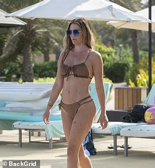 Danielle Lloyd Proudly Shows Off Her Weight Loss In A Blue Print Bikini After Revealing She Put