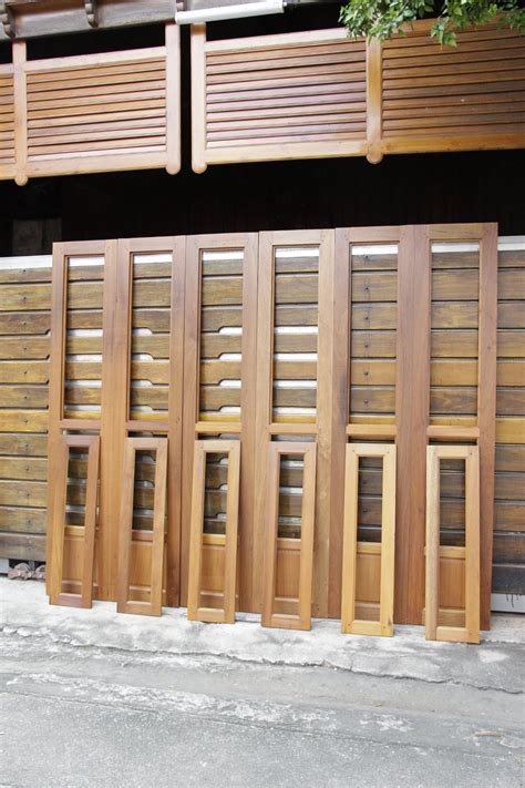 6 บาน ราคาพิเศษ 16 750 บาท บานเฟี้ยม บานกระทุ้งช่องกระจกด้านบน ขนาด 40 X 200 ซ ม ทำสีไม้สัก มี