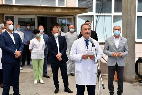 Владина делегација во обиколка на новоизградениот Ургентен центар и реновираните одделенија во