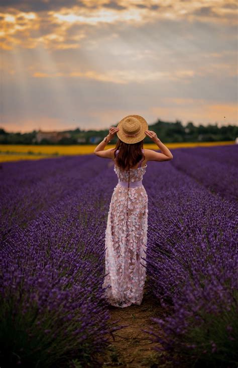 Фотосессия в лавандовом поле