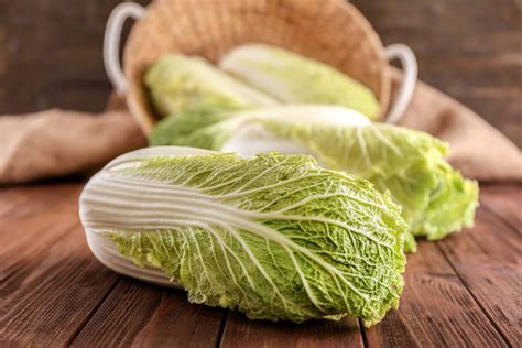 木桌新鲜熟白菜图片 包图网企业站