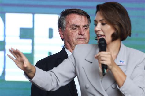 All Eyes In Brazil On Michelle Bolsonaro As Her Husbands Career Implodes Reuters