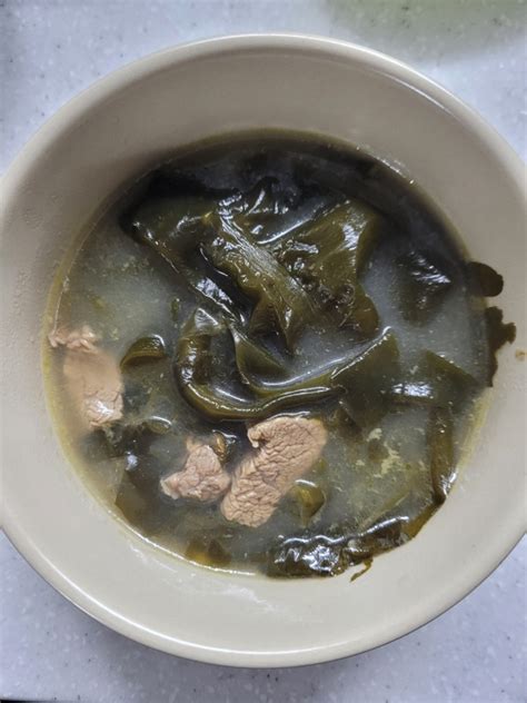 남편도 끓일 수 있는 쉬운 산모미역국 레시피