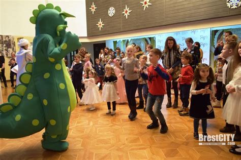 Благотворительный новогодний праздник для детей сирот в Ленинском районе Бреста