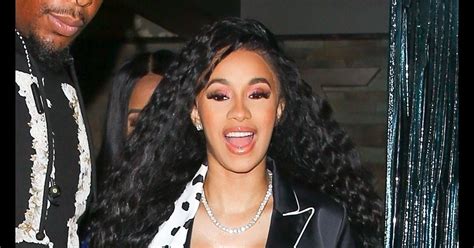 Exclusif Cardi B Enceinte Et Son Compagnon Offset Quittent Le Restaurant Mastro à Beverly