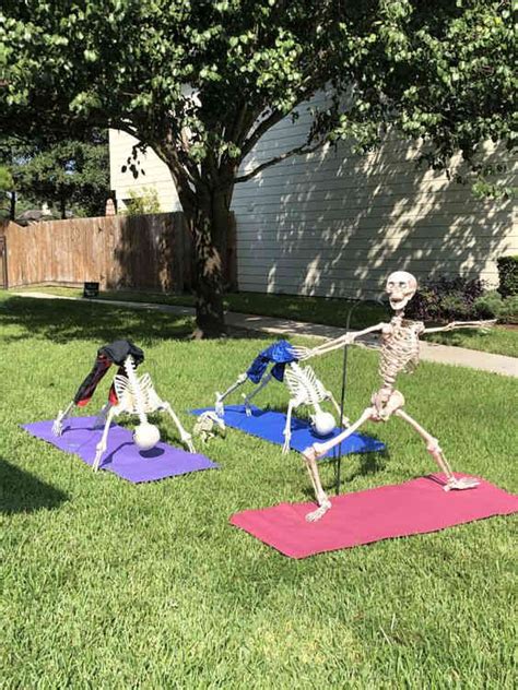 20 Spooktastic Skeleton Halloween Decoration Ideas For Front Yard