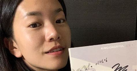 이설 김동률에 받은 앨범 들고 행복한 미소 [스타엿보기]