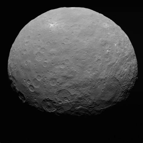 New Image Of Ceres As Nasas Dawn Spacecraft Circles The Mysterious