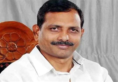 నరసరావుపేట వైసీపీ అభ్యర్థి ఓవర్ యాక్షన్ Ycp Attacks Ap Elections Andhra Pradesh