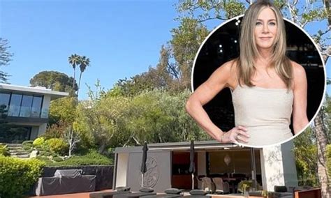 Jennifer Aniston Shares Peek Of Stunning Backyard At Her 21m Bel Air