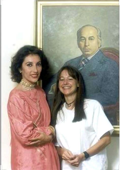 Pin By Nurur Safi On Benazeer Bhutto Shaheed In 2025 Henna Body Art