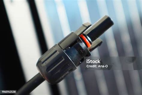 태양광 발전 패널 시스템의 태양광 Pv 커넥터 태양 전지 패널의 Mc4 소켓 커넥터 태양광 모듈 내부의 전기 케이블 케이블에