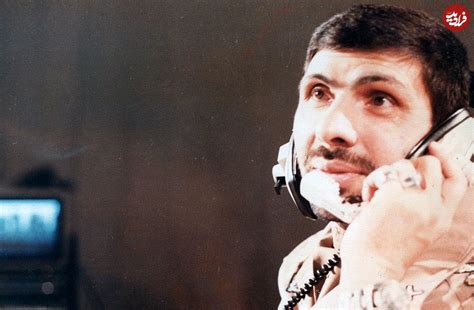 عکس؛ سفر در زمان؛ صیاد شیرازی در حال بازی با فرزند اول اش در پارک؛ سال 52