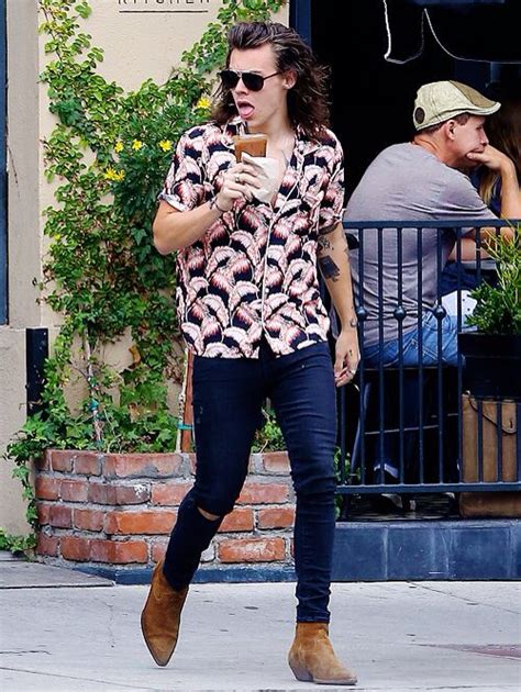 Harry Styles Usando Snapback