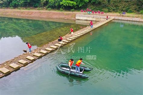 浙江长兴清理河道 守护绿水 人民图片网