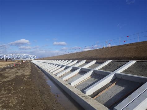 平成24年度 揖斐川西結築堤護岸工事｜最新プロジェクト｜総合建設・建築業「土や人が築く未来。」tsuchiya株式会社