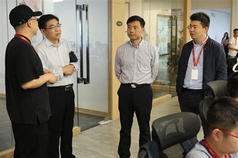 杭州市西湖区委统战部常务副部长李文辉走访微拍堂
