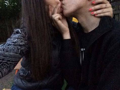 А я любить тебя всегда буду, буду Вспоминать, как целовал твои губы, не ...