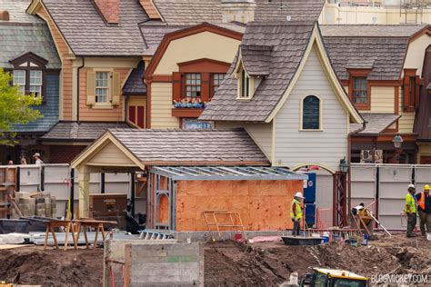 New Construction For Haunted Mansion Queue Building Near Piston Peak
