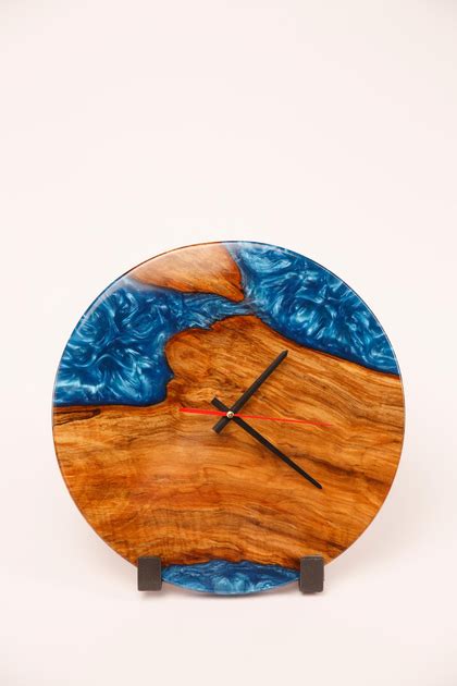 Годинник настінний з груші з епоксидною смолою фото отзывы характеристики в интернет