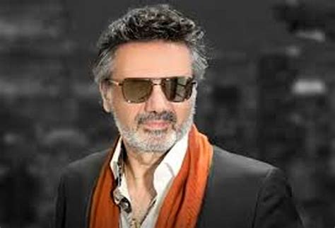 سفر در زمان؛ نصرالله معین در دوران جوانی، وقتی عینک نداشت؛ دهه 40