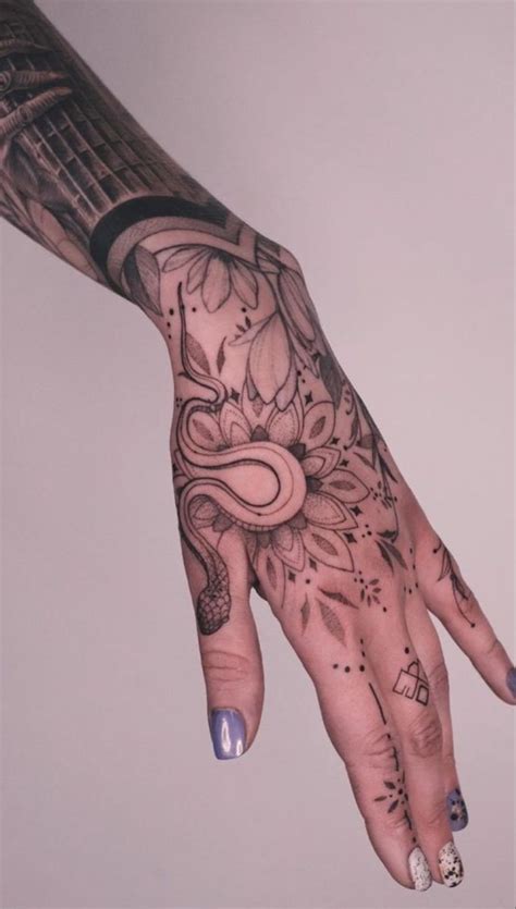 50 Ideas De Tatuajes En La Mano Para Mujeres