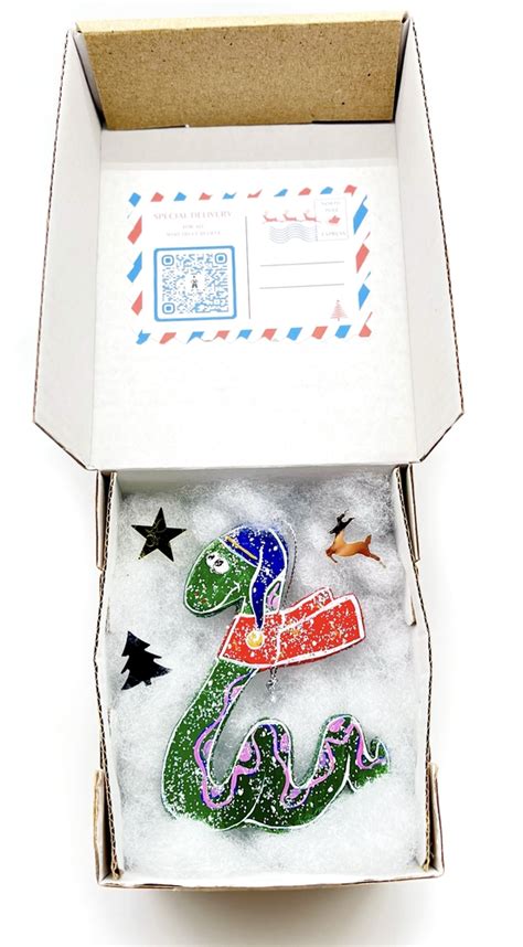 ტომსიკა ხელნაკეთი თიხის ნაძვის ხის სათამაშო მწვანე გველი 7 X 9 სმ