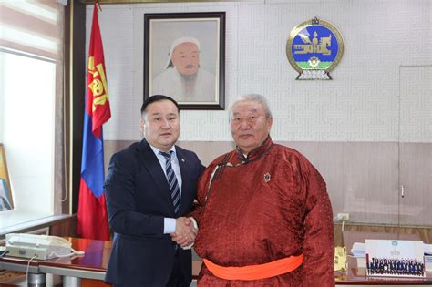 Төрийн албанд олон жил үр бүтээлтэй үлгэрлэж ажилласан Аймгийн иргэдийн Төлөөлөгчдийн Хурлын