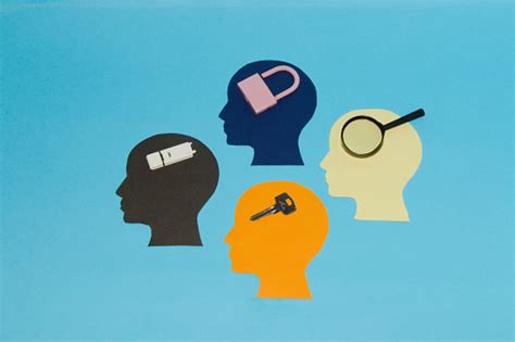 플래시 메모리 돋보기 열쇠 및 자물쇠 창조적 인 디자인 보안 및 데이터 보호의 두뇌가있는 다채로운 머리 개념에 대한 스톡 사진 및 기타 이미지 Istock