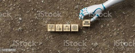 비즈니스 아이콘이 있는 큐브 스택에 텍스트 Robo Advisor가 있는 큐브를 추가하는 로봇 손 3d 일러스트레이션 머신 러닝에 대한 스톡 사진 및 기타 이미지 Istock