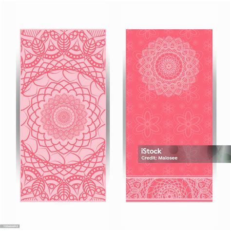 인도 꽃 페이 즐 리 메달 리온 패턴입니다 민족 만다라 장식입니다 벡터 헤나 문신 스타일입니다 직물 인사말 카드 색칠 하기 책 전화 케이스 인쇄에 사용할 수 있습니다 0명에