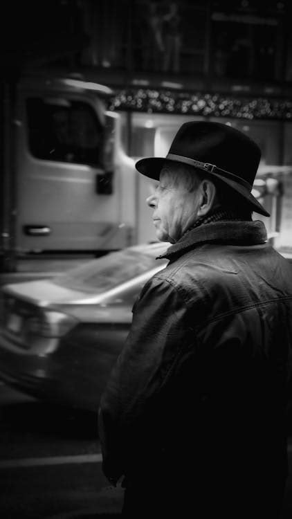 거리 사진 거리 스타일 겉옷 겨울 고령자 교통 그레이스케일 남성 남성복 노인 뉴욕 느와르 늙은 남성