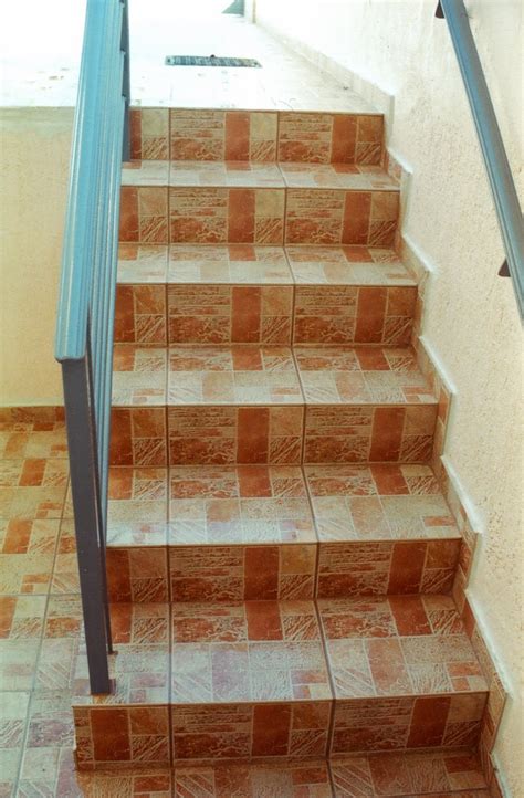 ΤΟΠΟΘΕΤΗΣΕΙΣ ΠΛΑΚΙΔΙΩΝ ΕΞΩΤΕΡΙΚΗ ΣΚΑΛΑ ΜΕ ΠΛΑΚΑΚΙΑ