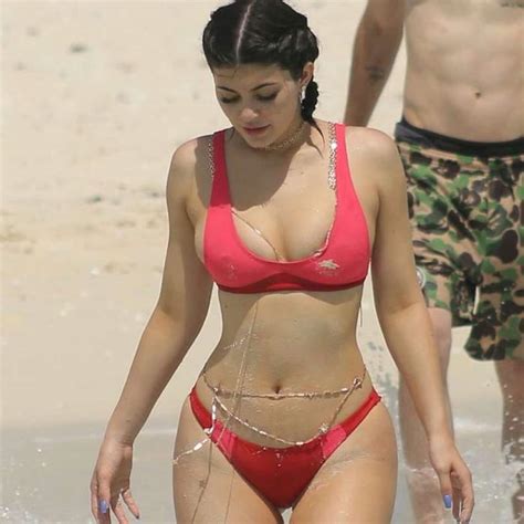 Kylie Jenner की बिकिनी फोटोज देख थम जाएंगी सांसे