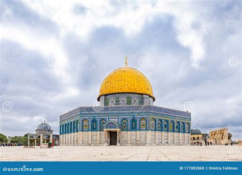 The Dome Of The Chain And The Dome Of The Rock Mosque On The Temple