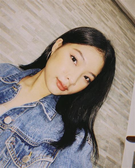 Bini Colet Rose Icon Background For Powerpoint Presentation Retro Wallpaper Iphone