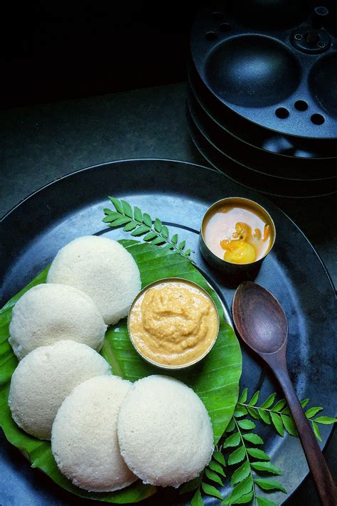 Idli With Idli Rava