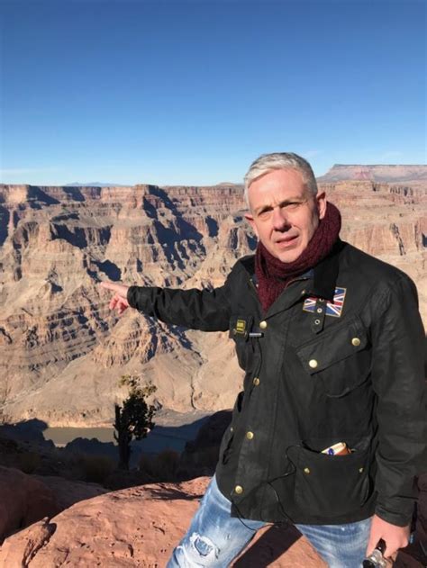 Ο Τάσος Δούσης και οι «Εικόνες μας ταξιδεύουν στο Λος Άντζελες Μην