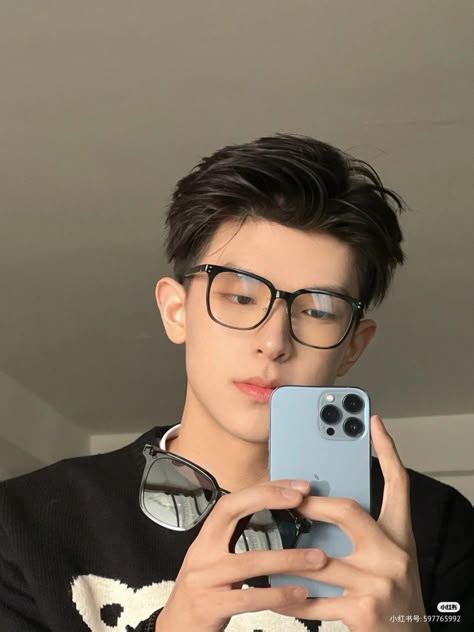 Xiao Wang 小汪 ทรงผมผู้ชาย ผู้คน ผู้ชายหล่อ