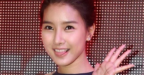 포토 김소은 男心 보호본능 자극하는 혀 빼꼼