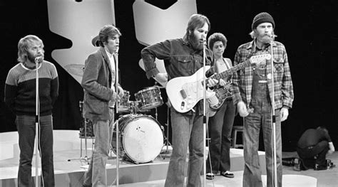 Is Ray Pohlman Using 6 String Bass Or Normal P Bass On I Just Wasnt