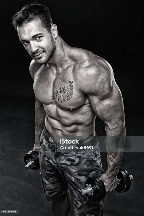 Binaragawan Tampan Foto Stok Unduh Gambar Sekarang 20 24 Tahun 20