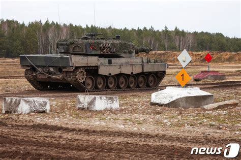 폴란드 이번주 레오파르트 2 전차 10대 우크라 보낸다